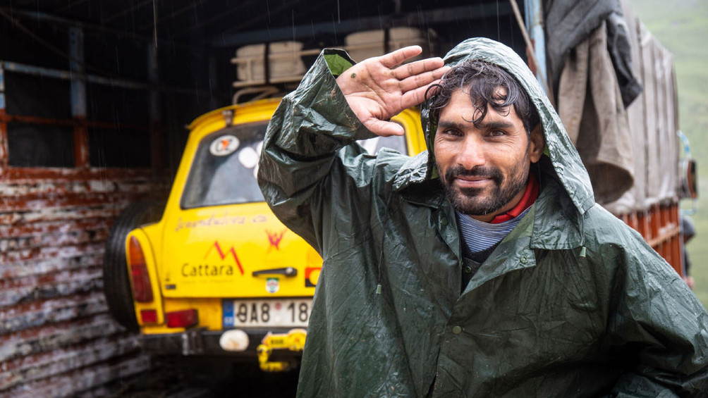 10/14 Čím níž, tím hůř - Trabantem z Indie až domů | Česká televize