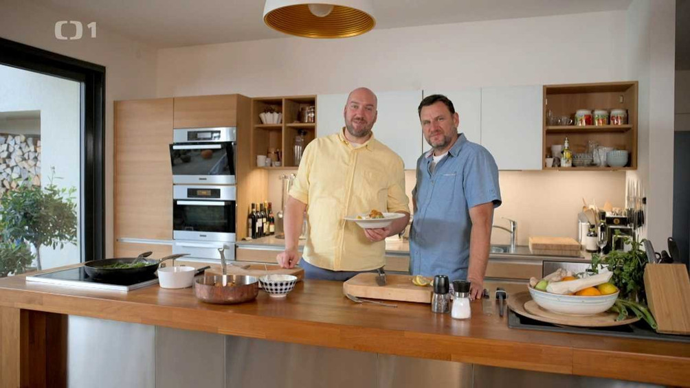 Úsporné recepty Ondřeje Slaniny a Petra Šímy - Kluci v akci | Česká televize