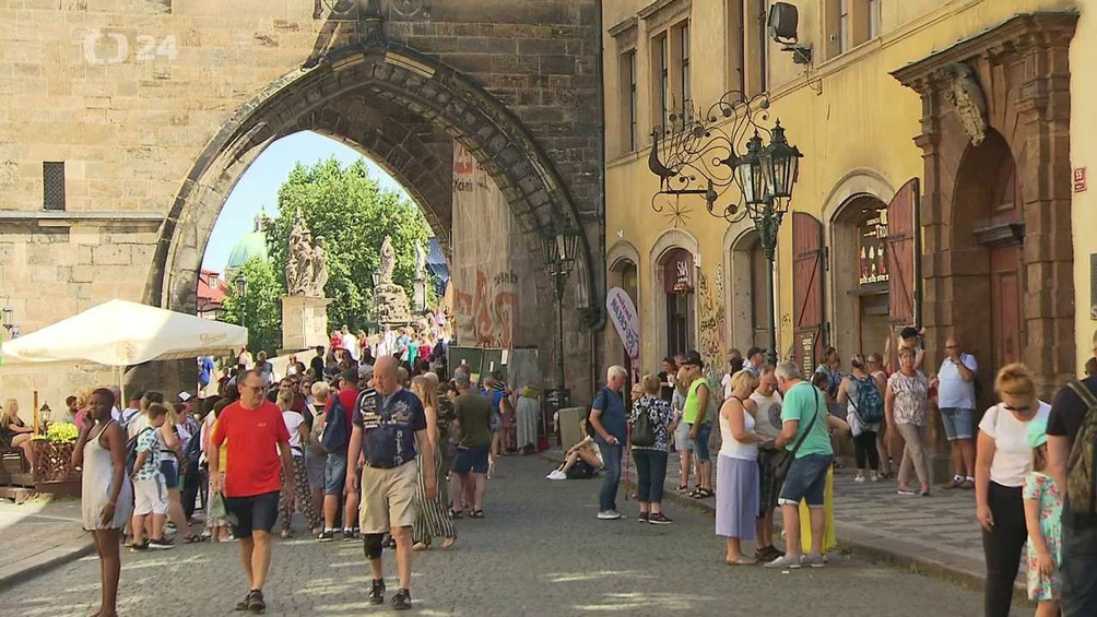 Mostecká ulice ve vzpomínkách - Z metropole | Česká televize
