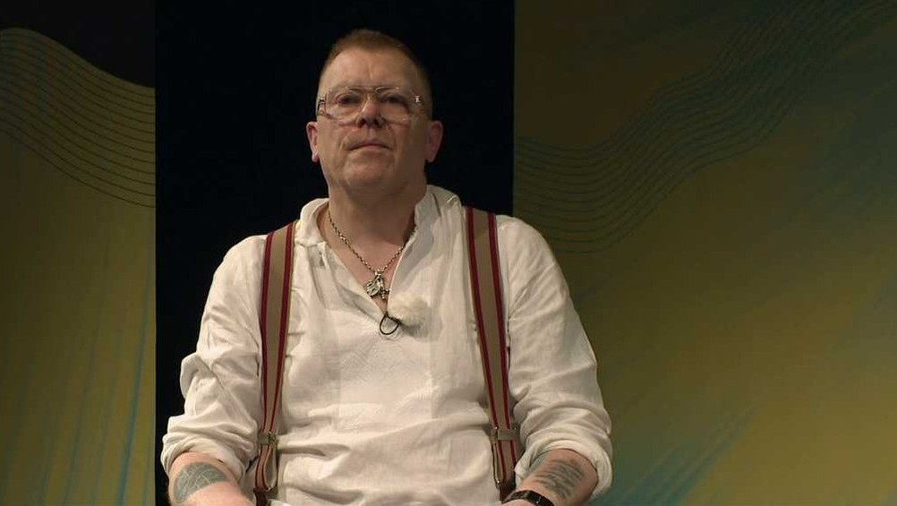 1. Jón Gnarr - Islandská čítanka | Česká televize