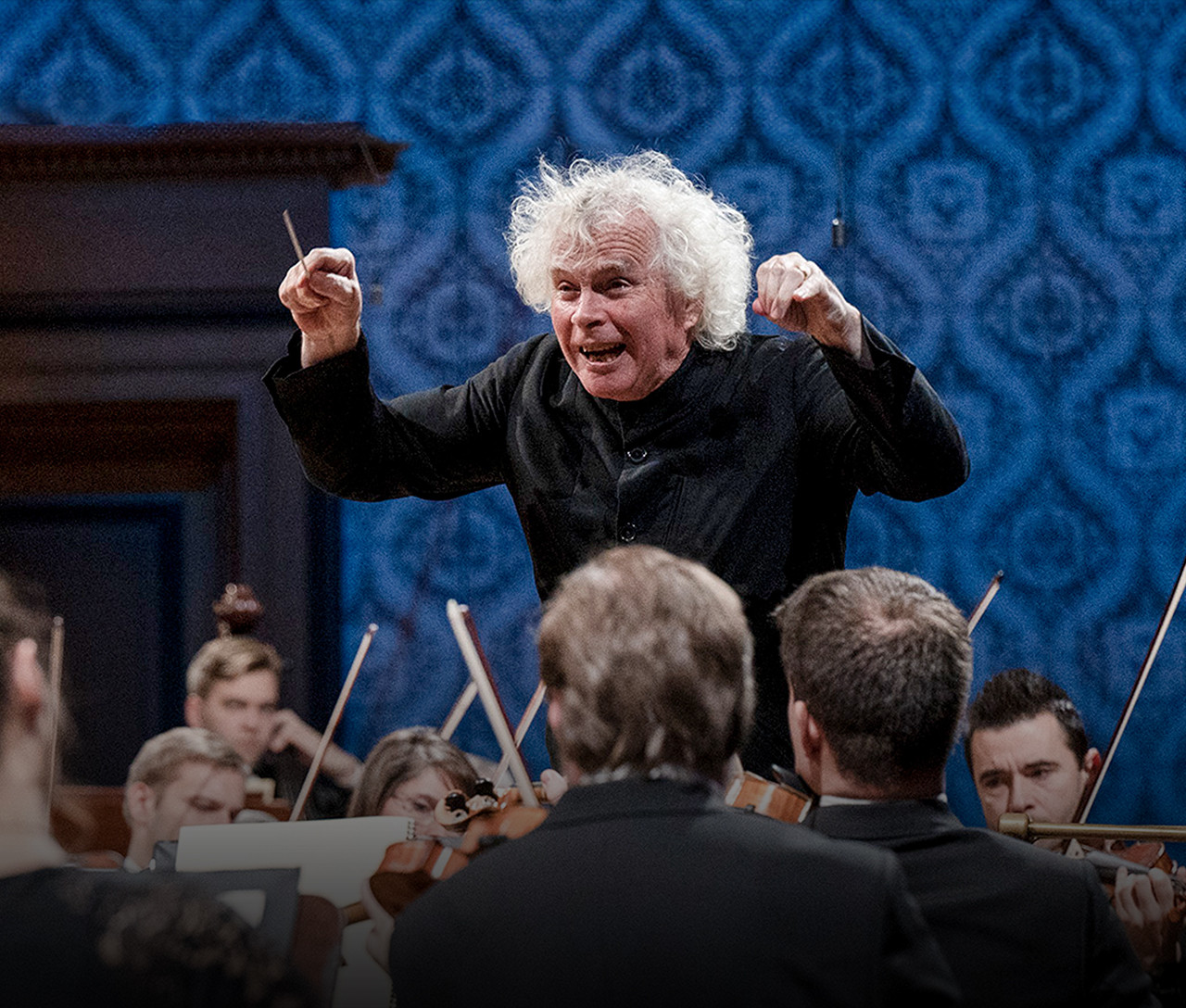 Sir Simon Rattle diriguje české a terezínské autory - iVysílání | Česká ...
