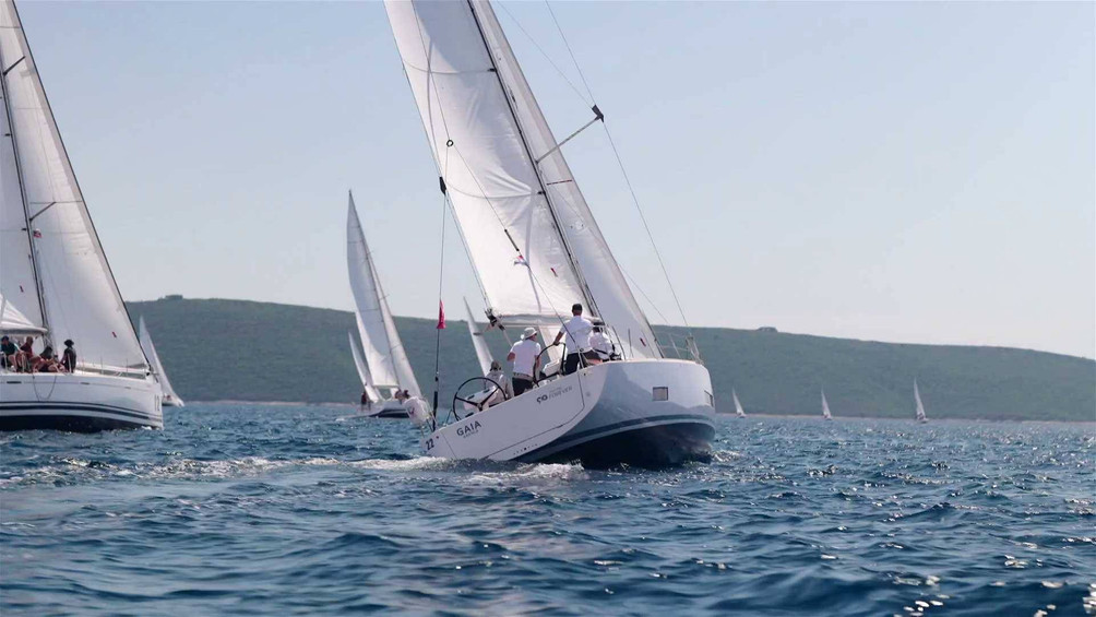V síle juga - Májová regata | Česká televize