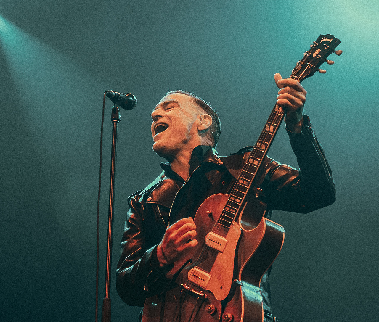 Bryan Adams živě v Royal Albert Hall - iVysílání | Česká televize