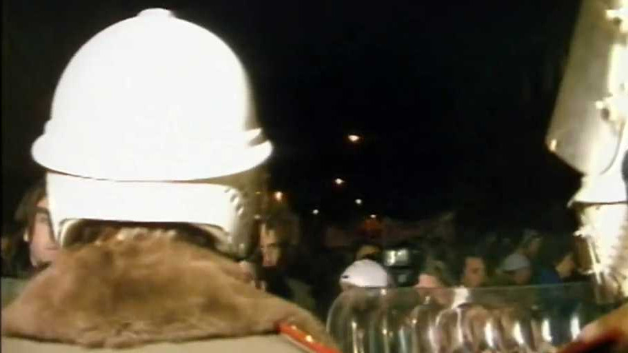 17. listopad 1989: Oficiální zpráva - Archiv týdne | Česká televize