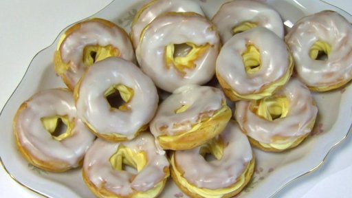 Žloutkové věnečky - Klasická cukrárna - Buchty po ránu | Česká televize