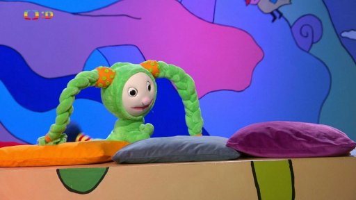 Matouš zkouší plést svetr a Fany zajímá, odkud se berou klubíčka vlny ...