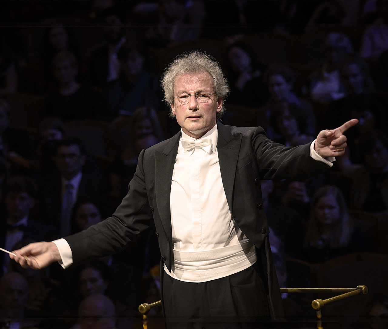 Franz Welser-Möst řídí Českou filharmonii - iVysílání | Česká televize