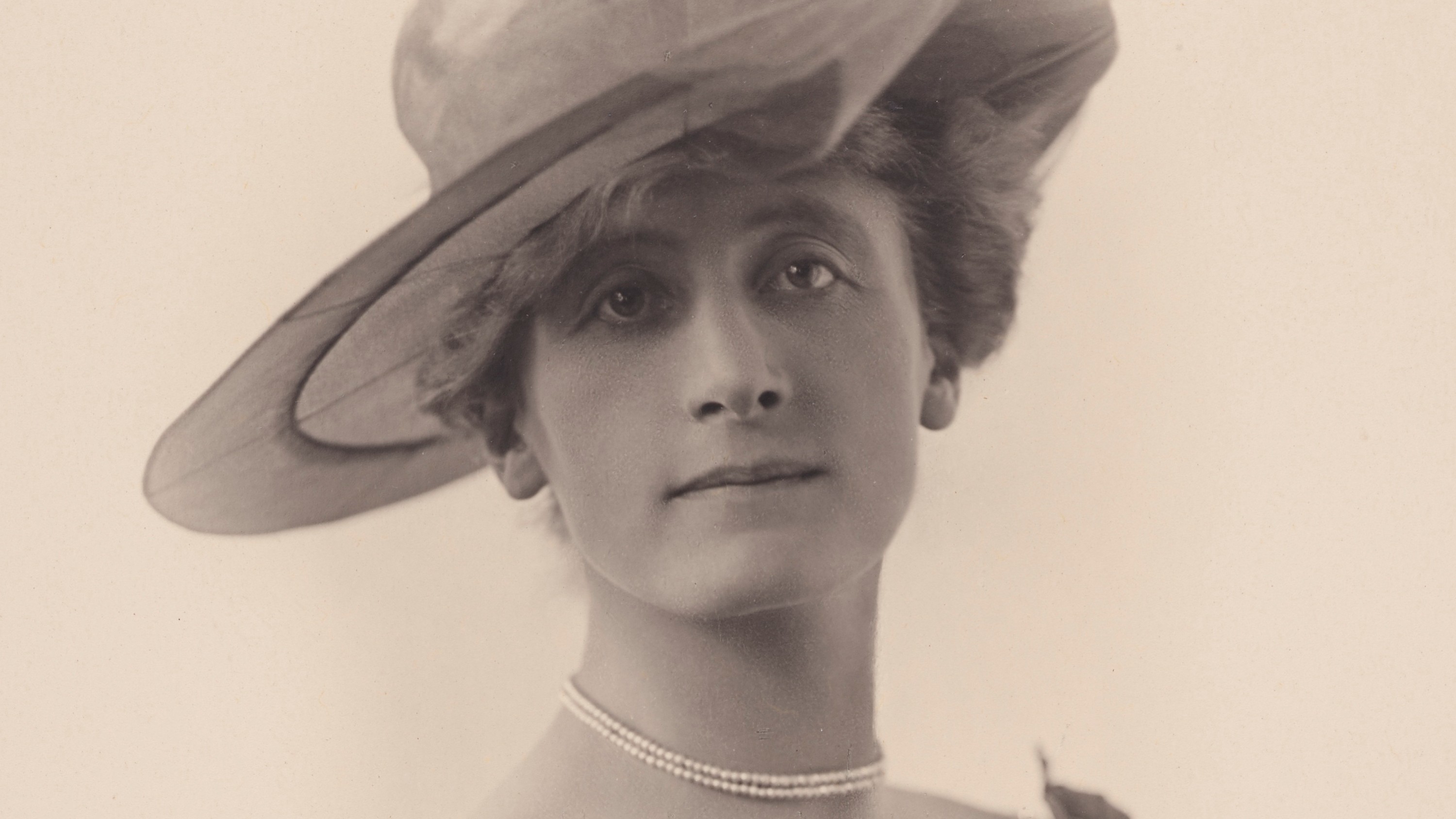 Baronka Sidonie Nádherná aneb Konec šlechty v Čechách - iVysílání ...