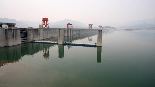 2/4 Přehrada Tři soutěsky v ČLR - Velký, větší, největší | Česká televize