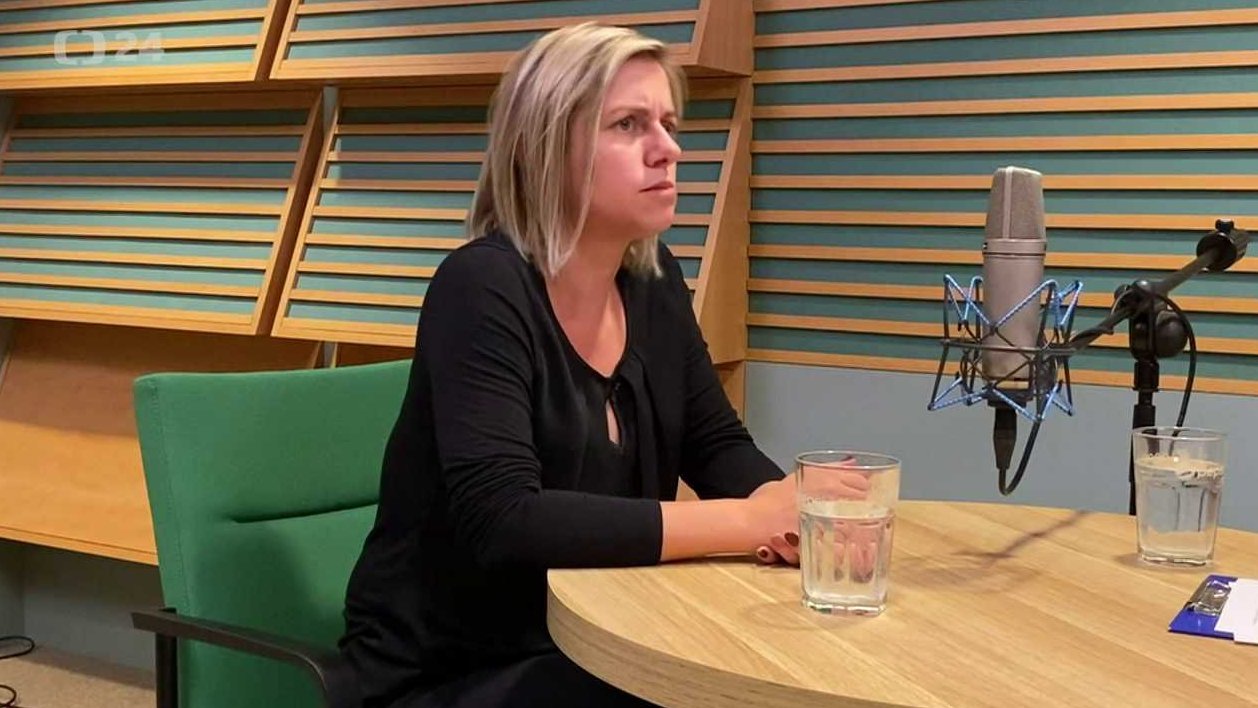Lucie Stuchlíková - Background ČT24 | Česká televize