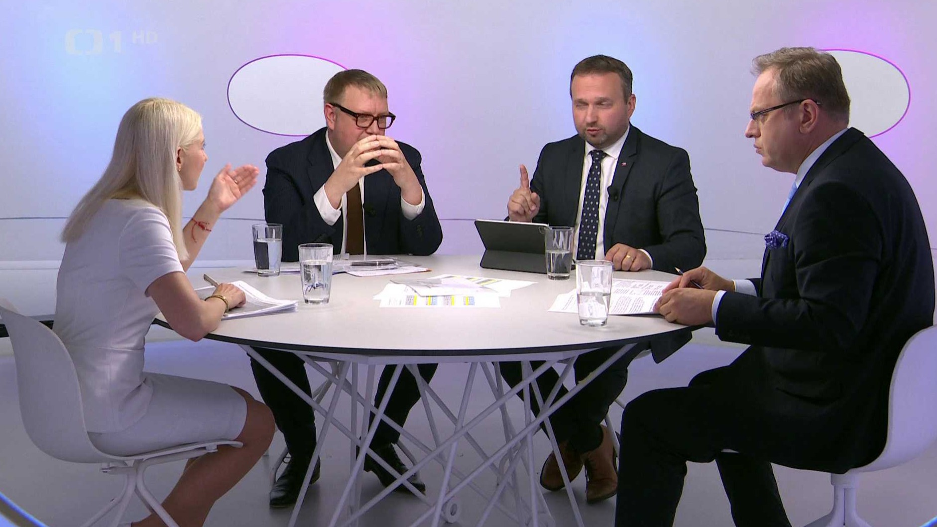 23. června 12:00 - Otázky Václava Moravce | Česká televize